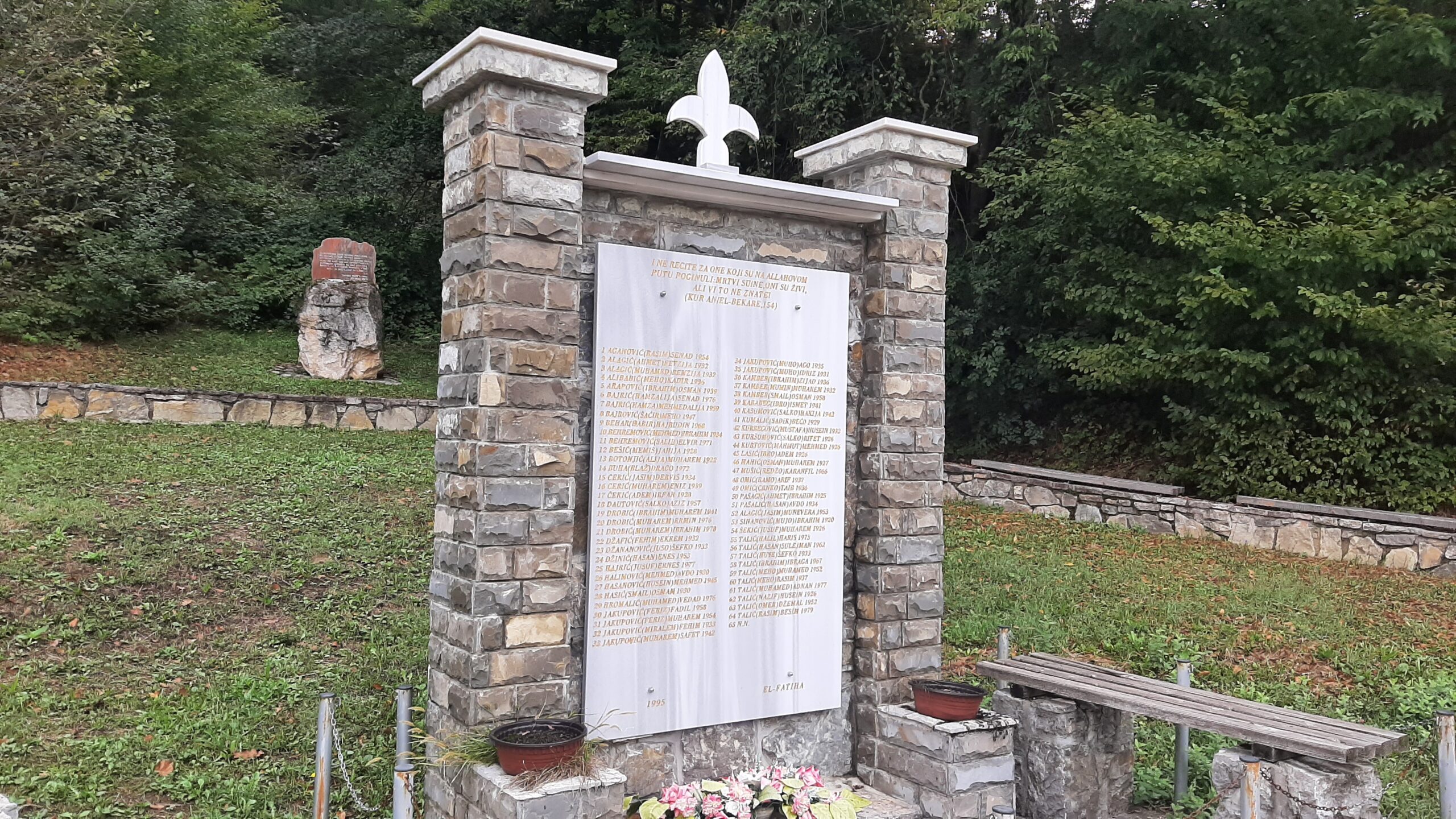 Masovna grobnica Sasina - Zločin Arkanovaca... - Grad na devet rijeka